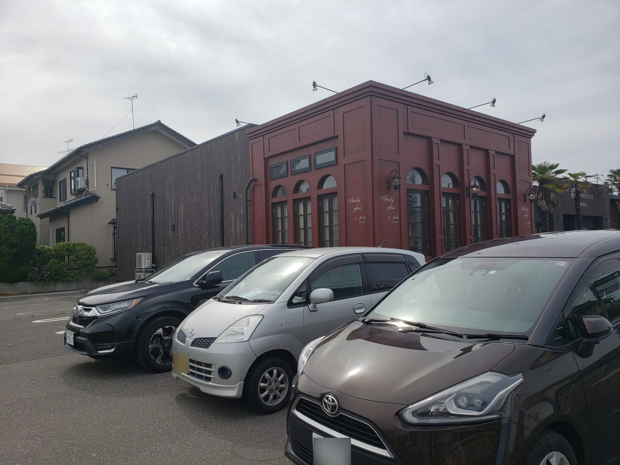 新潟市西区のカフェ「ANDY GLESS(アンディグレス)」で苺のタルトとケーキ各種食べてみた - Gate to にいがた