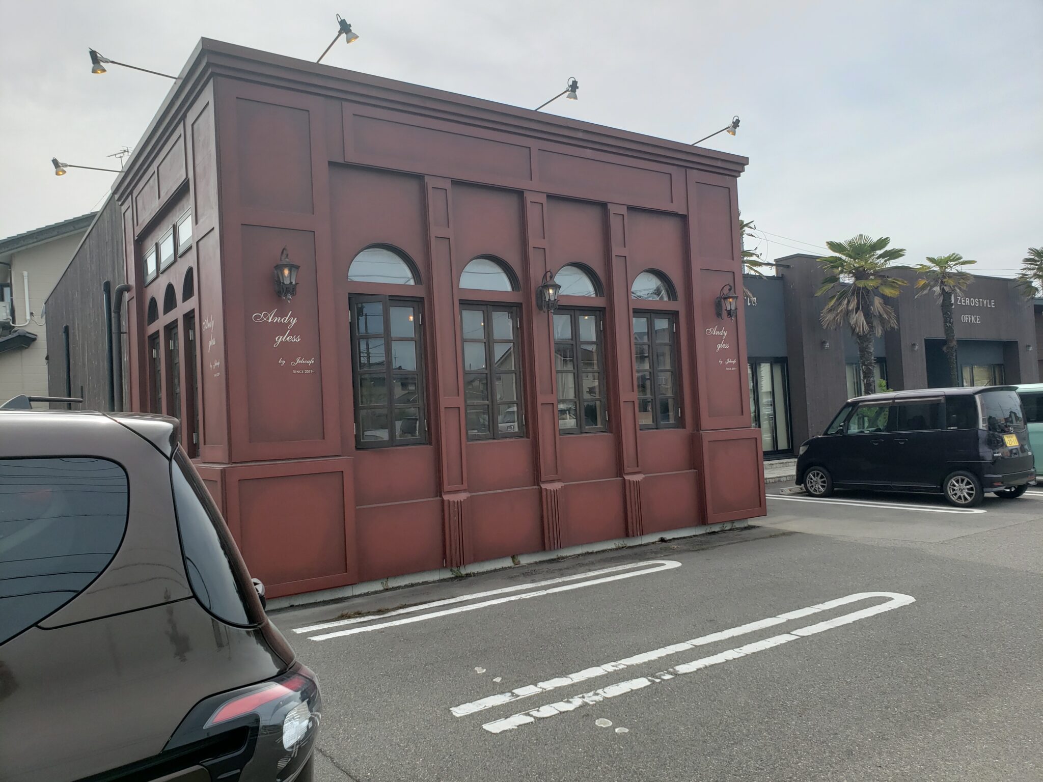 新潟市西区のカフェ「ANDY GLESS(アンディグレス)」で苺のタルトとケーキ各種食べてみた - Gate to にいがた